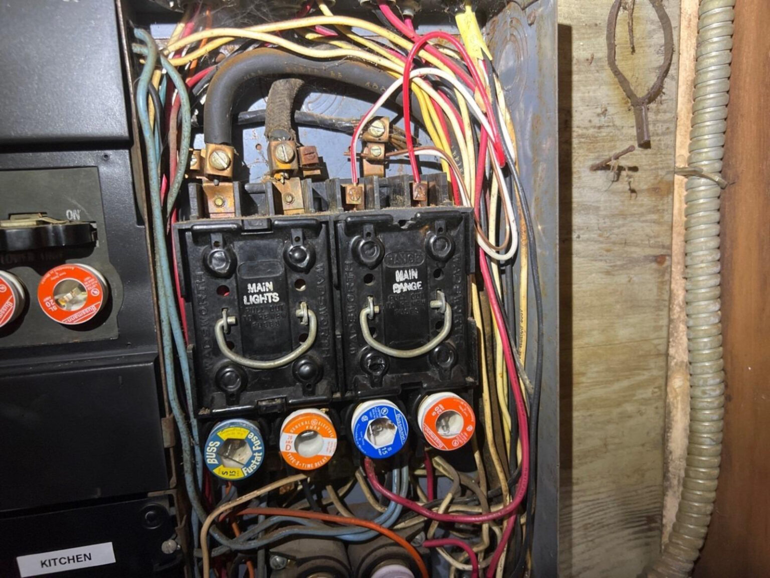 Fuse Boxes vs Circuit Breaker Panels: Everything Homeowners Need to Know